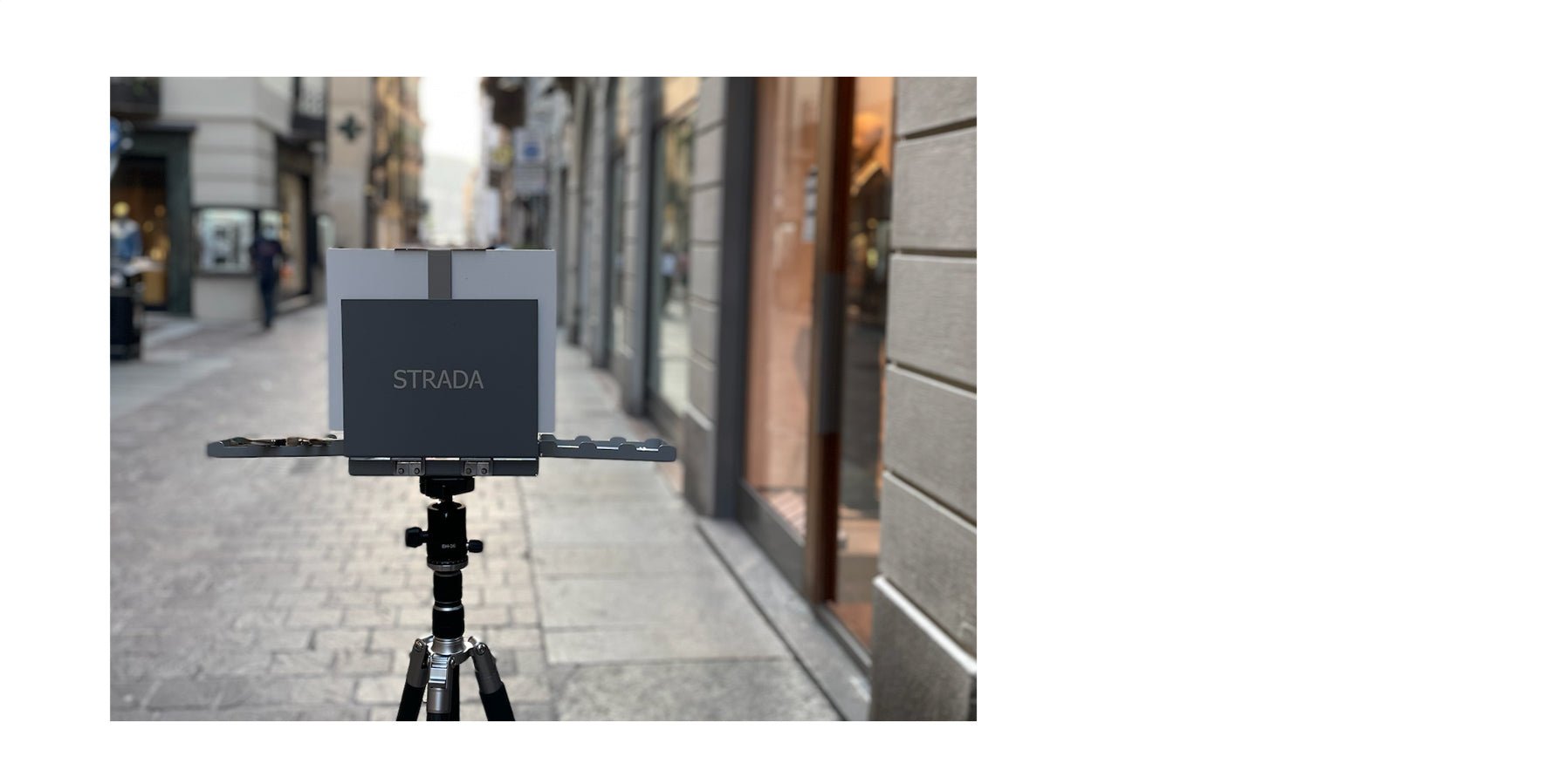 STRADA Easel